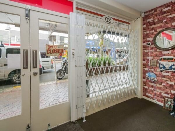 Saftidor Retractable Security Grille - Auckland | Xpanda